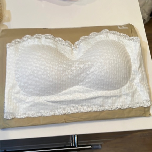 noracora | Intimates & Sleepwear | Nwt Strapless Bra W Removable Straps ...